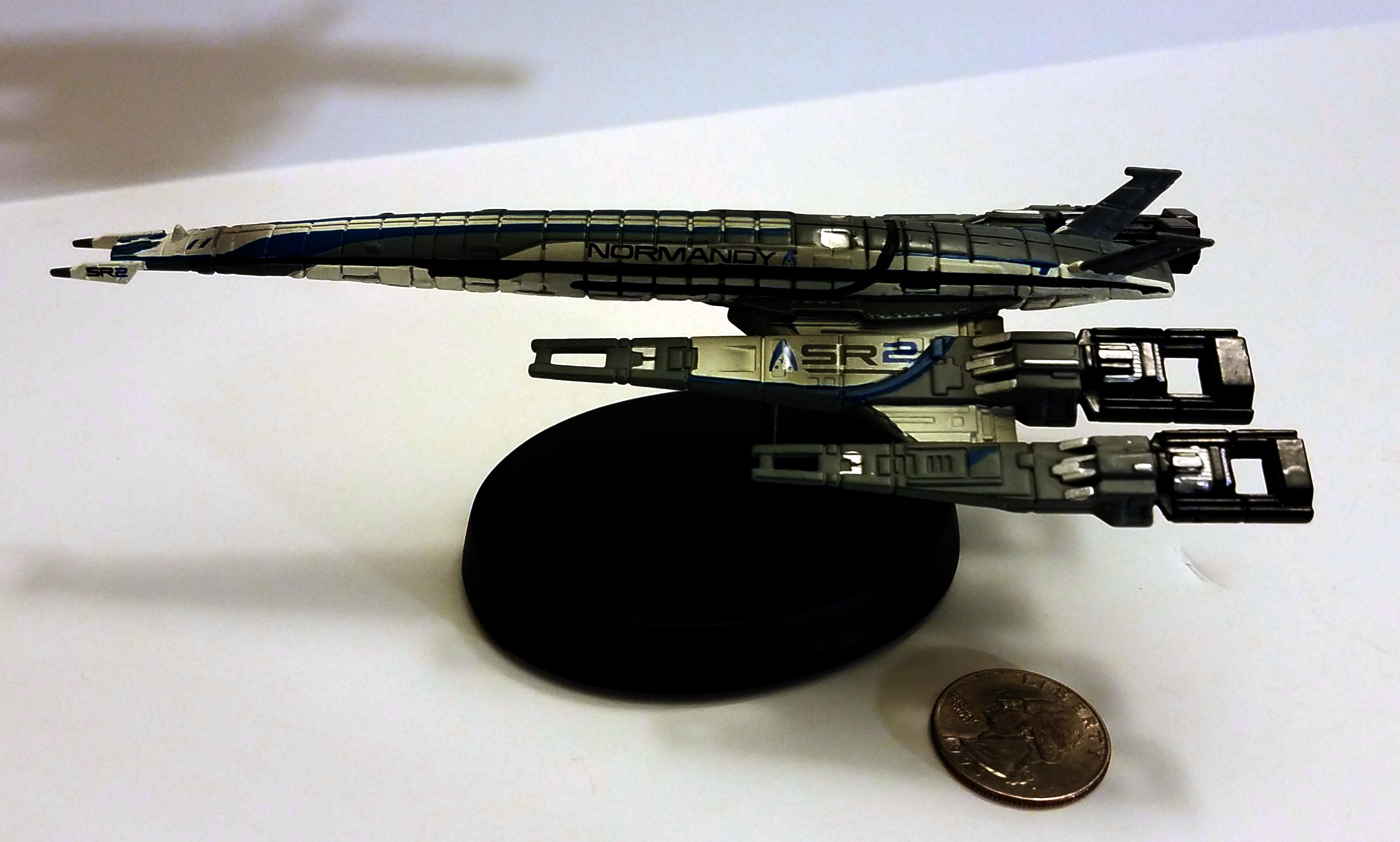 N7 Day! Collectible Review: Mass Effect Normandy SR2 Ship Replica (Dark ...