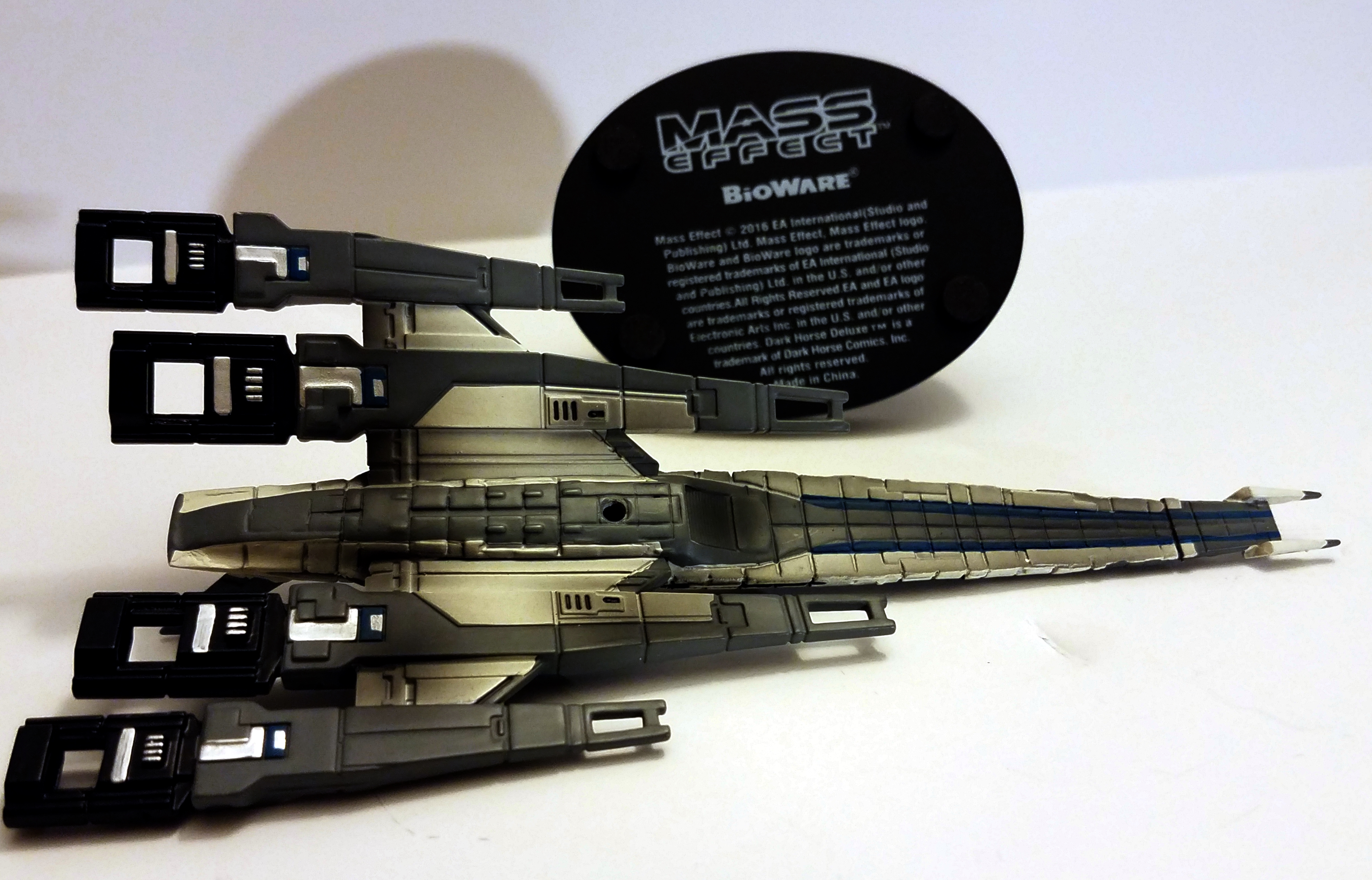 N7 Day! Collectible Review: Mass Effect Normandy SR2 Ship Replica (Dark ...