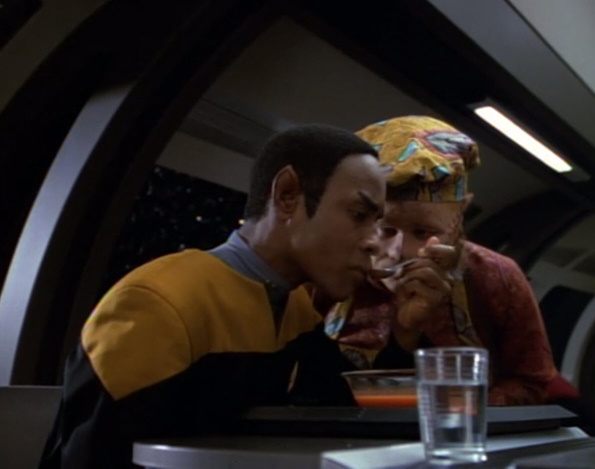 Retro TV Review: Star Trek Voyager SSN 1 Episode Thirteen: Faces – Late ...