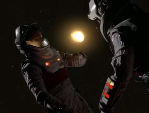 Retro TV Review: Star Trek Voyager SSN 4 Episode Three: Day of Honor ...